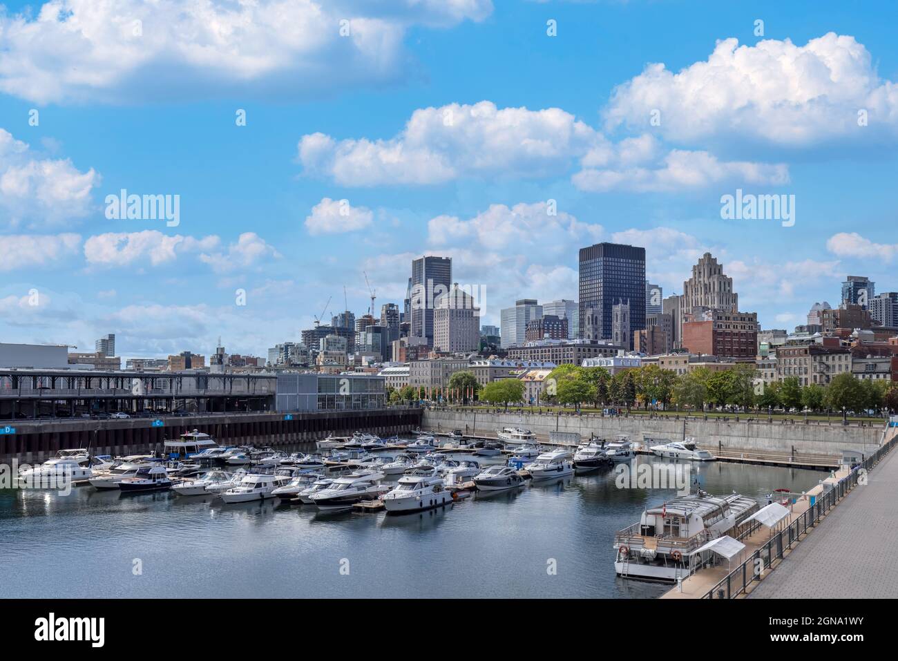 Modern old buildings facing hi-res stock photography and images - Alamy