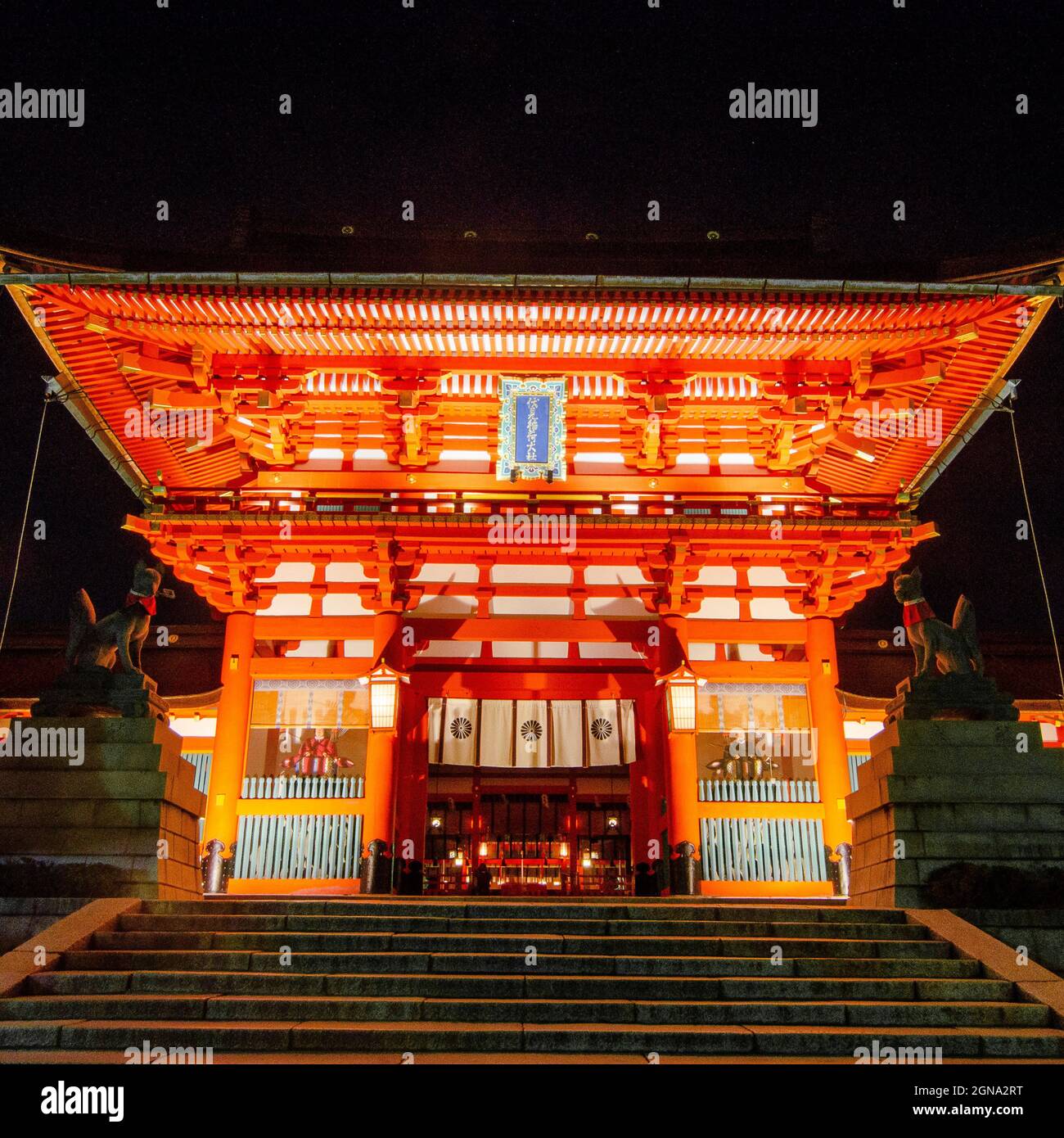 Fushimi inari temple hi-res stock photography and images - Alamy