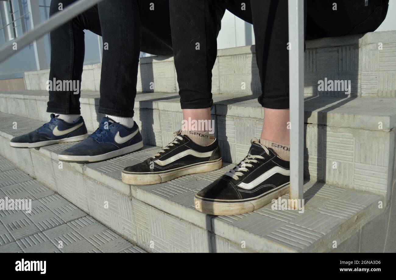 Legs teenagers teens hi-res stock photography and images - Alamy
