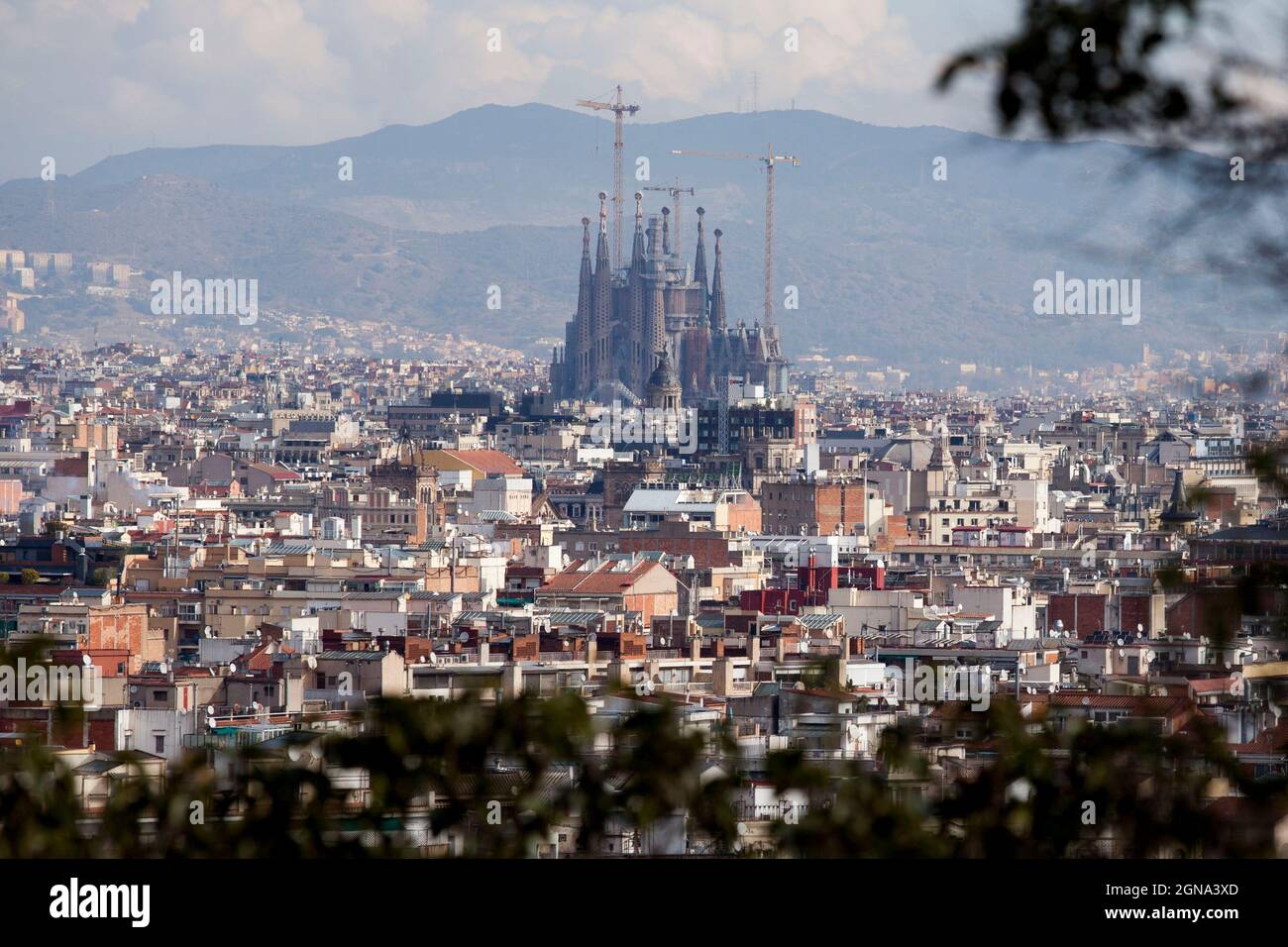 cityscape of church of sacred family, sagrada familia, temple ...