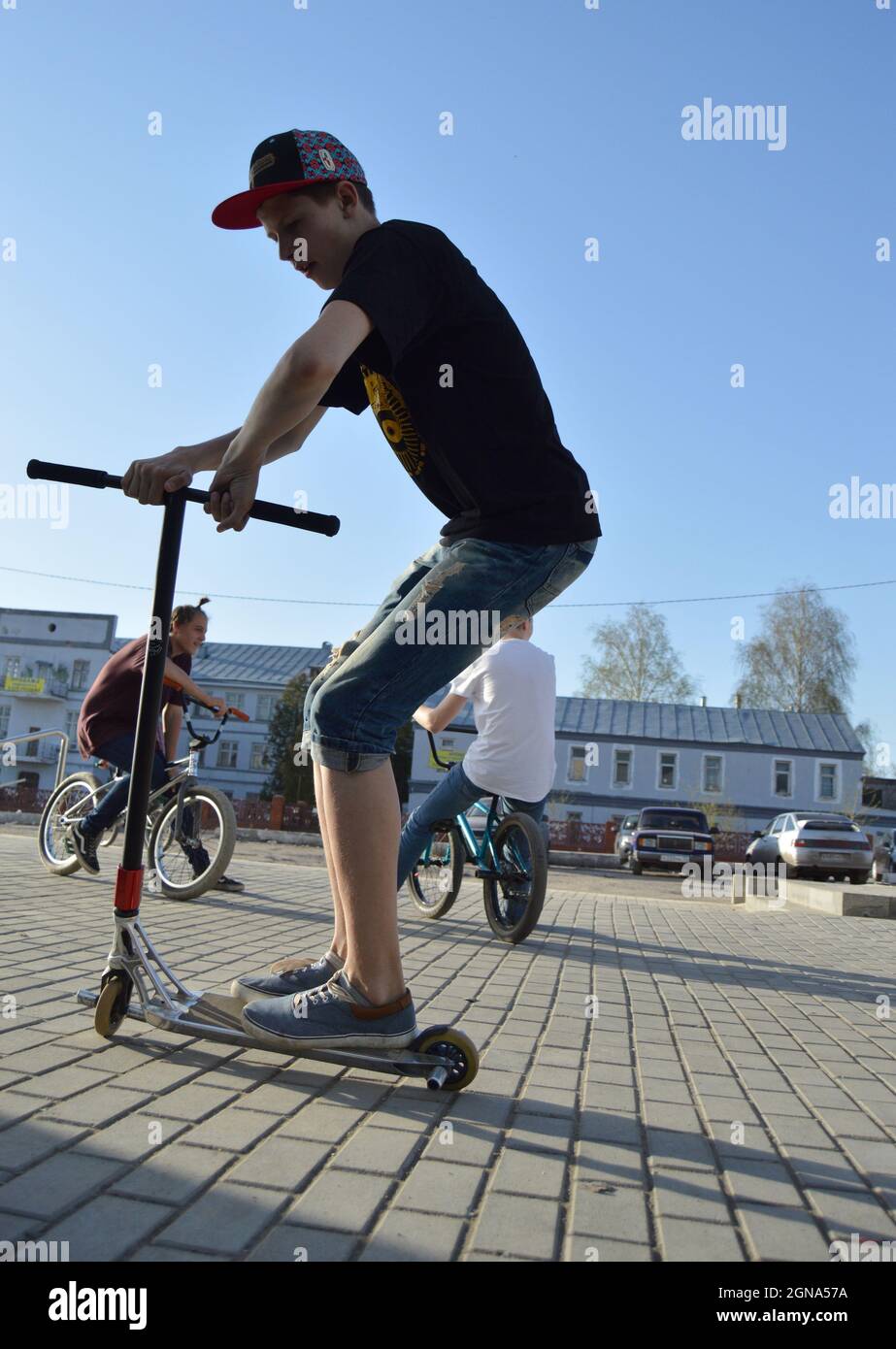 Teen boys at shopping mall hi-res stock photography and images - Alamy