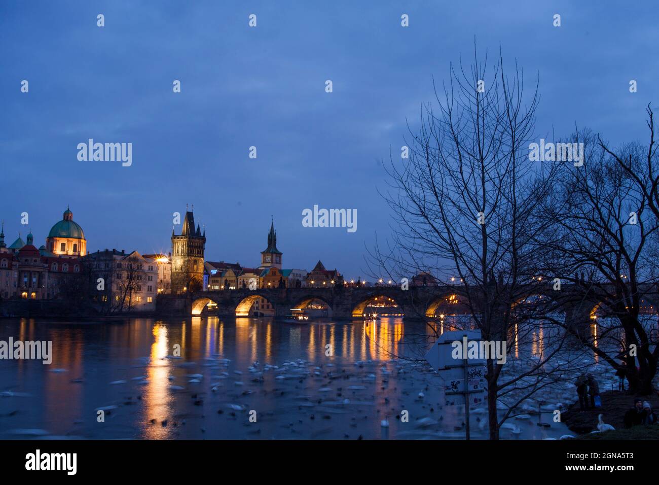 long exposure nightscape of prague czech republic charles bridges cityscape Stock Photo - Alamy