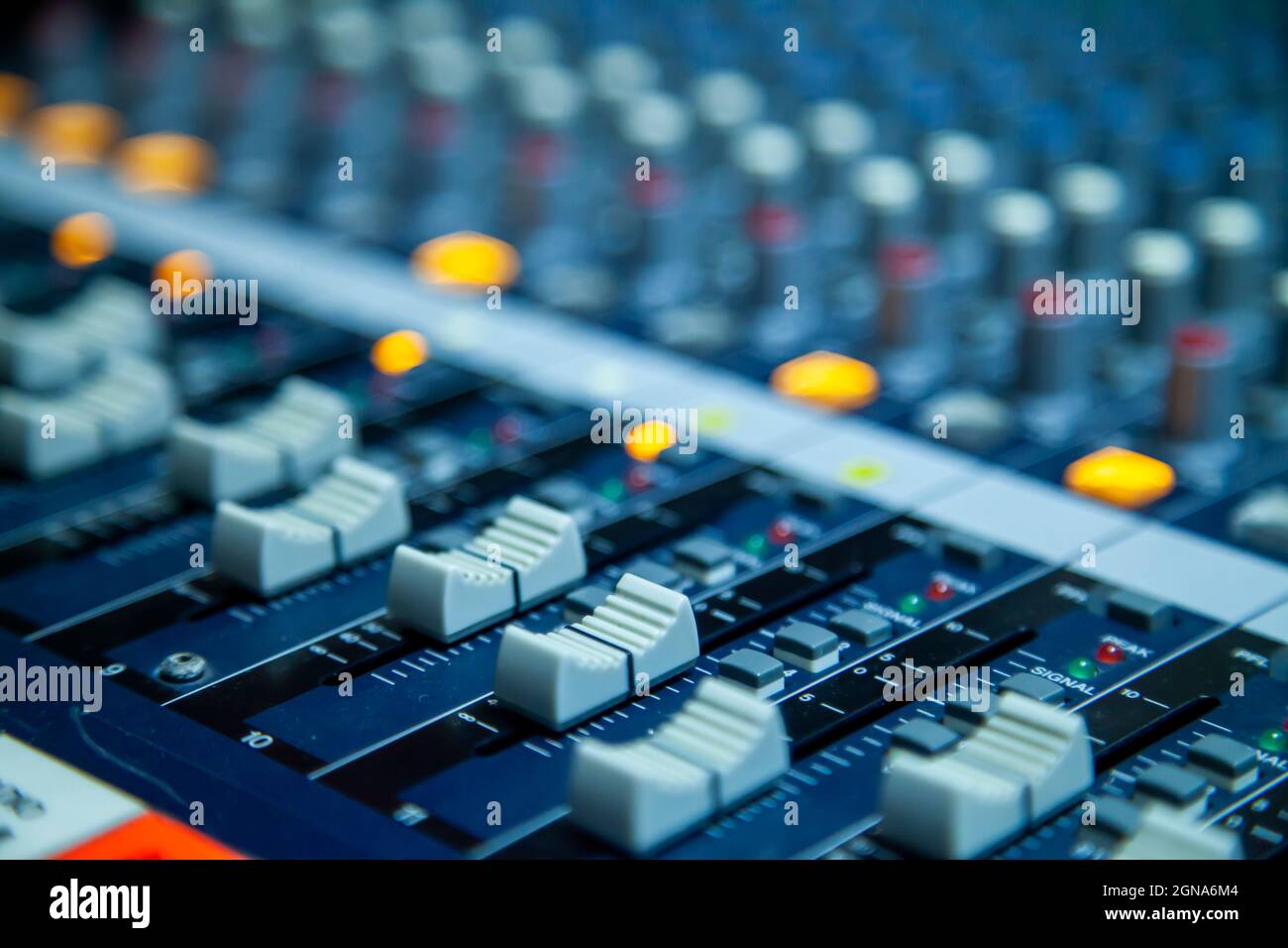 Audio console hi-res stock photography and images - Alamy