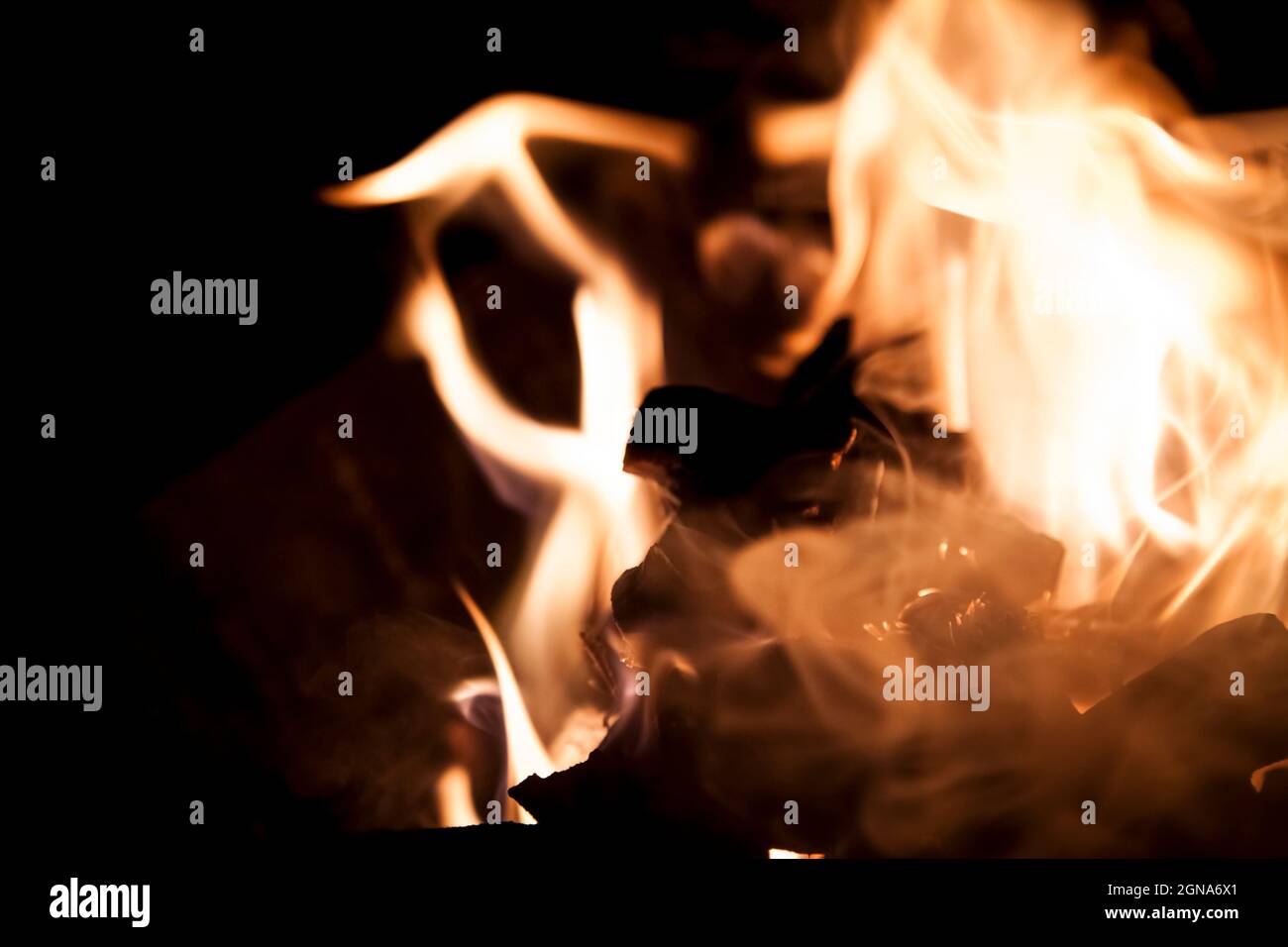 Fire flame cooking camping hi-res stock photography and images - Alamy