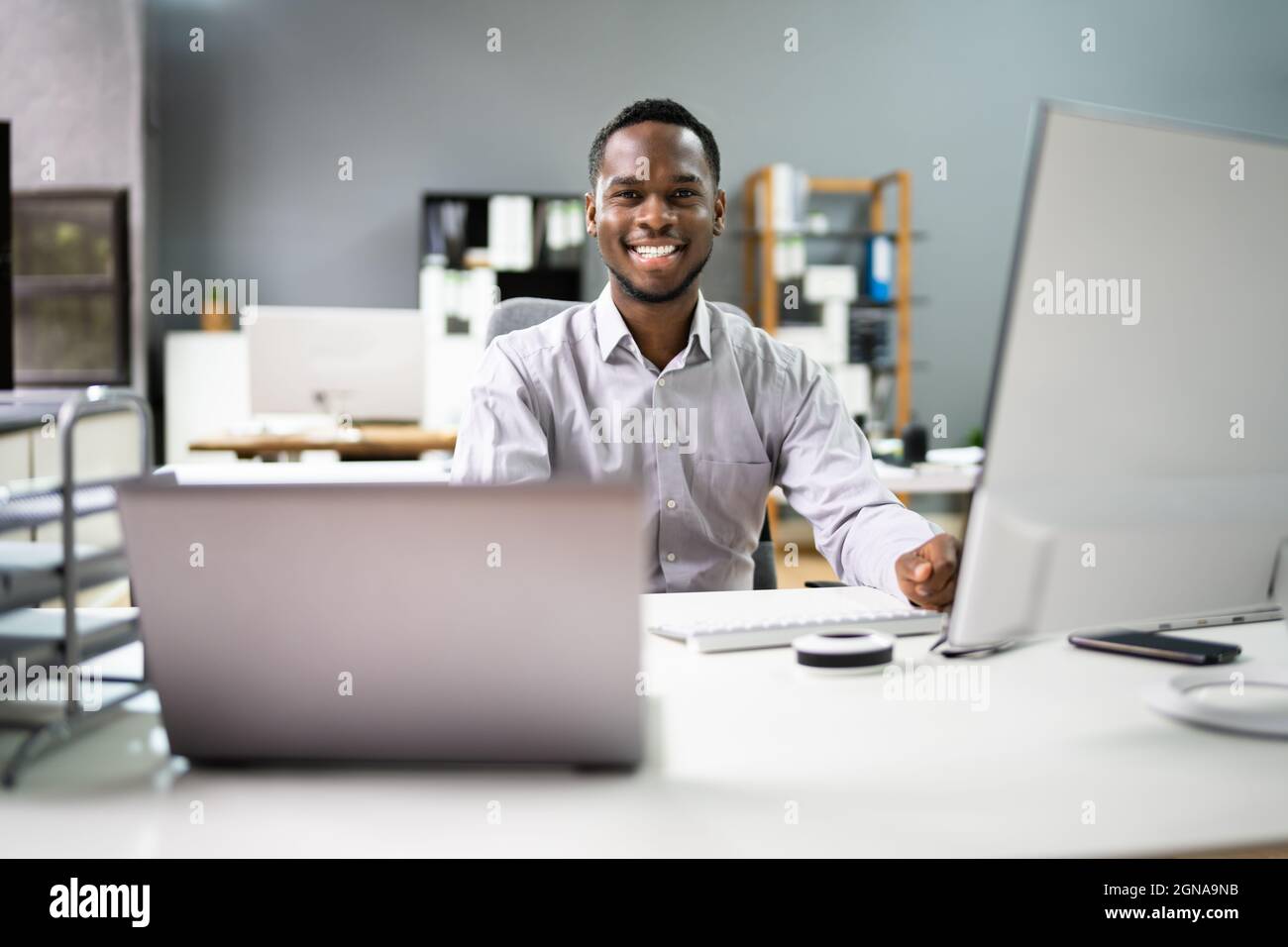 Employee computer training hi-res stock photography and images - Alamy