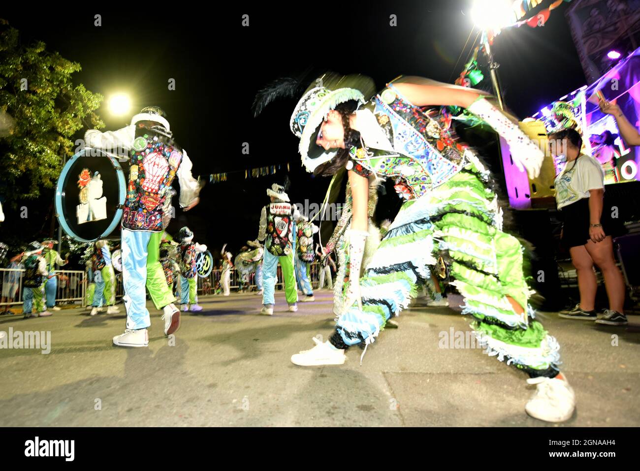 Murga "Los Amanecidos de Palermo" durante los desfiles de Carnaval en ...