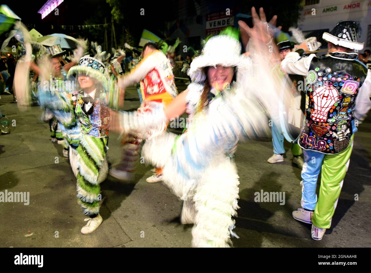 Murga "Los Amanecidos de Palermo" durante los desfiles de Carnaval en ...