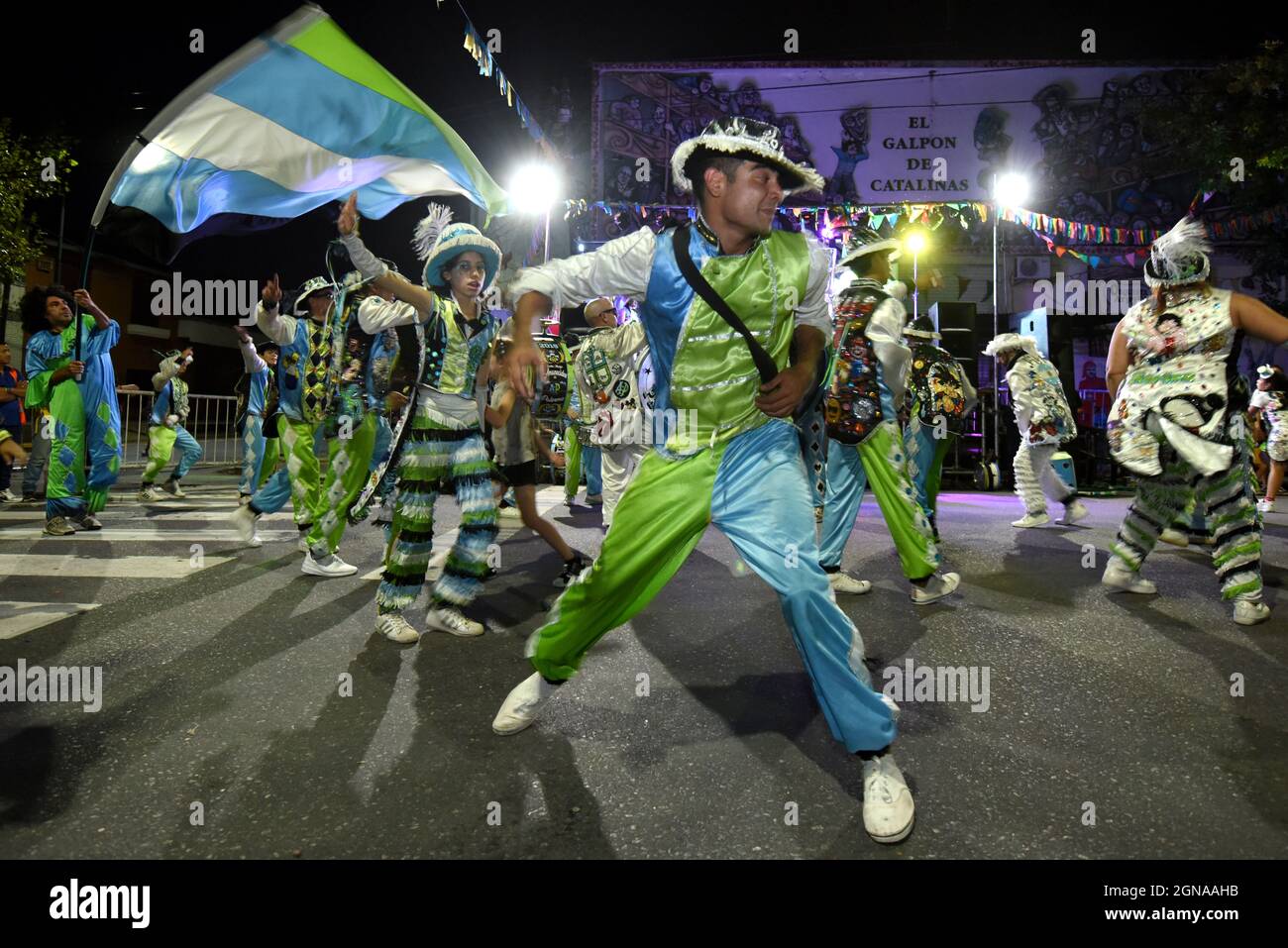 Murga "Los Amanecidos de Palermo" durante los desfiles de Carnaval en ...