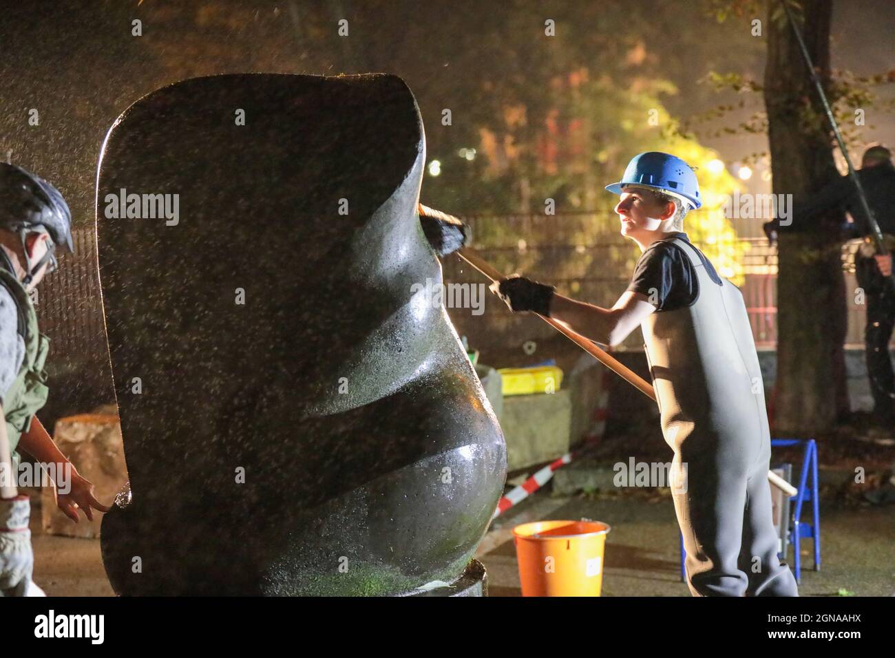 Wuppertal, Germany. 24th Sep, 2021. Elephant sculpture Tuffi is cleaned ...