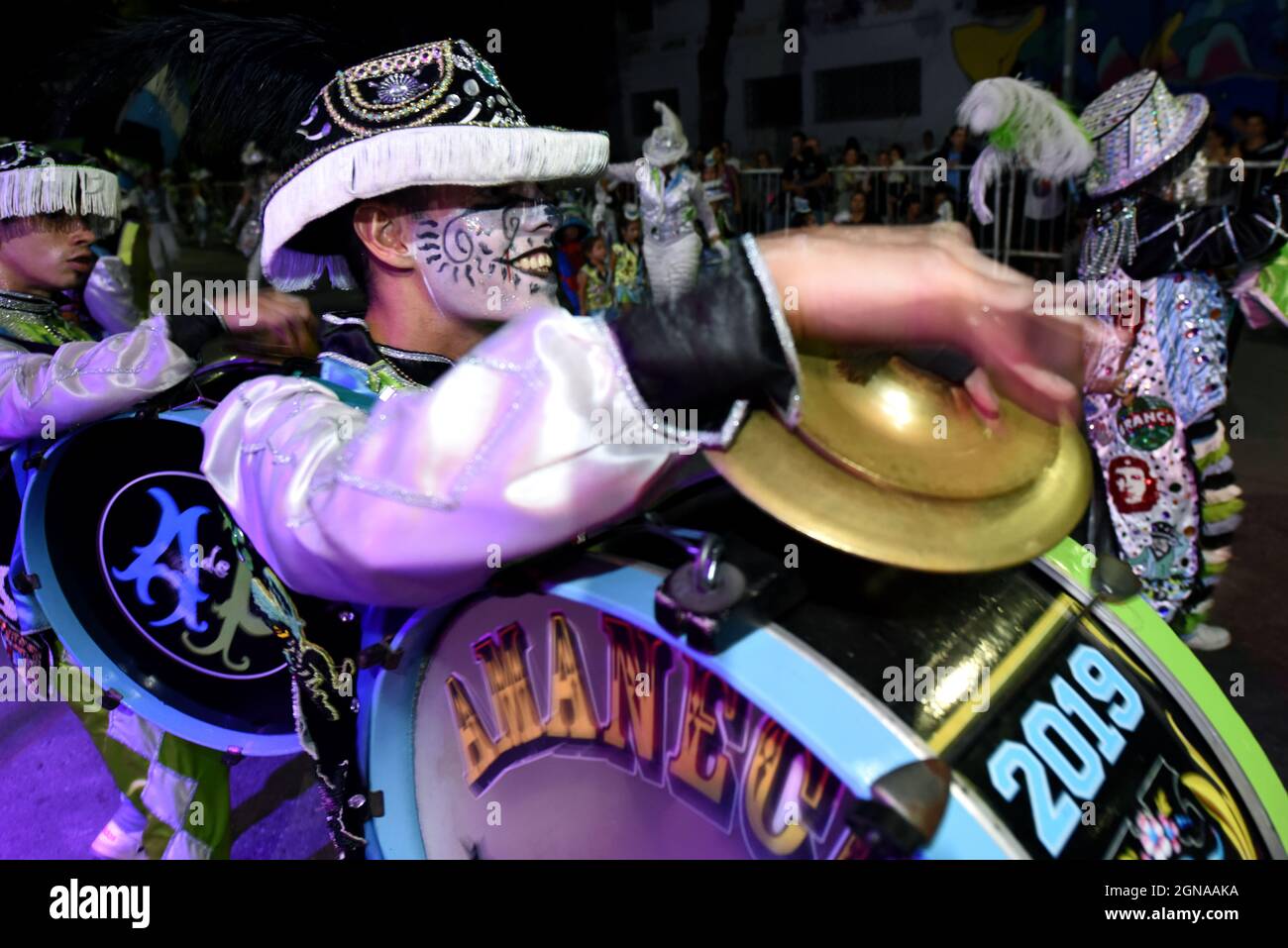 Murga "Los Amanecidos de Palermo" durante los desfiles de Carnaval en ...