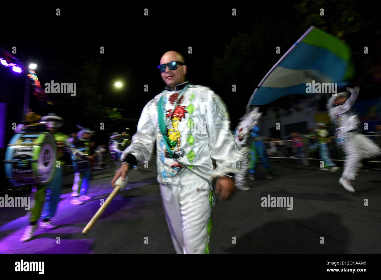 Murga "Los Amanecidos de Palermo" durante los desfiles de Carnaval en ...