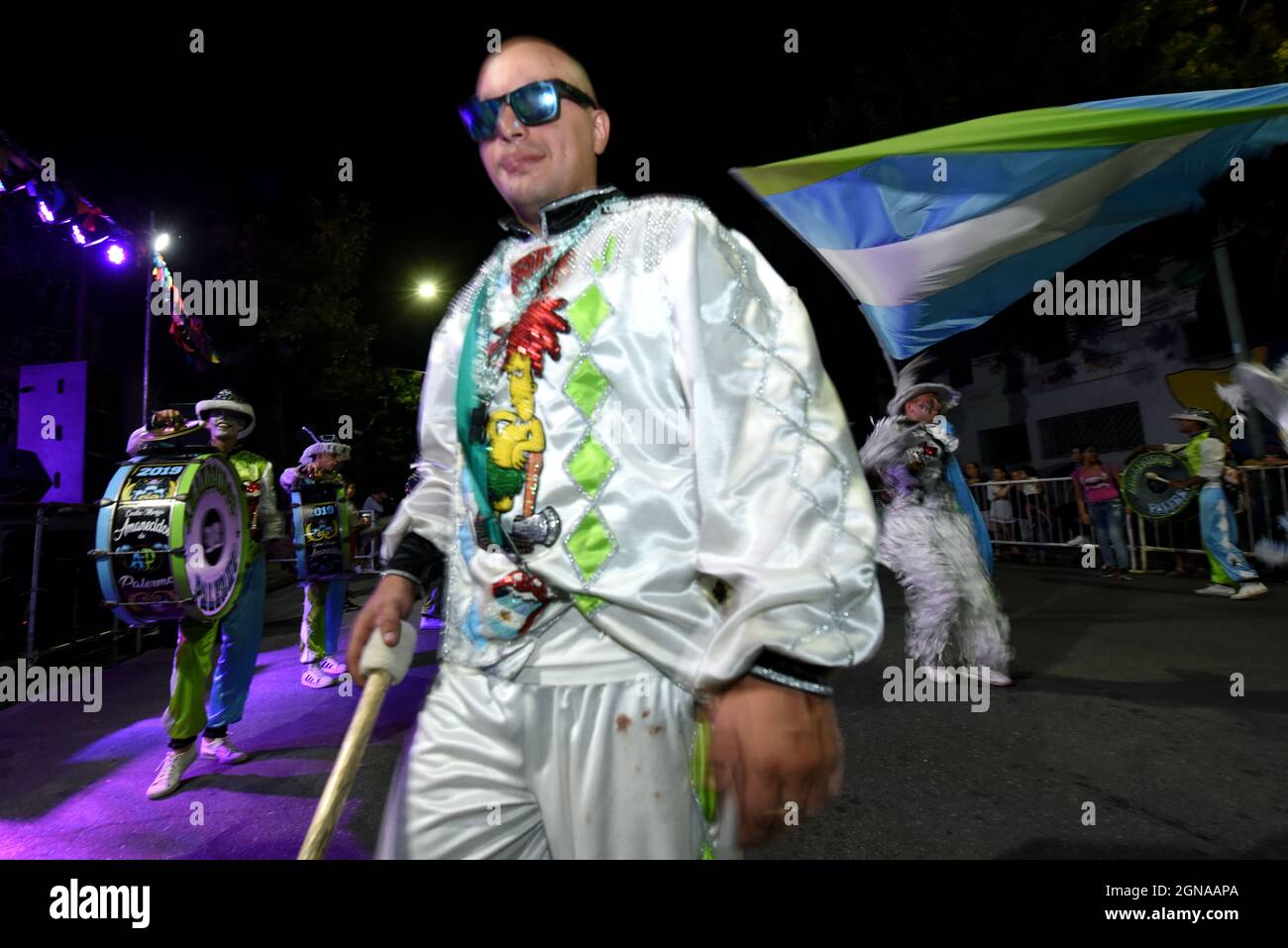 Murga "Los Amanecidos de Palermo" durante los desfiles de Carnaval en ...