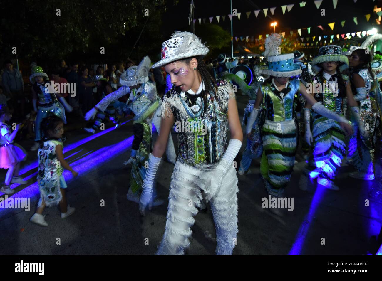 Murga "Los Amanecidos de Palermo" durante los desfiles de Carnaval en Buenos Aires, Argentina ...