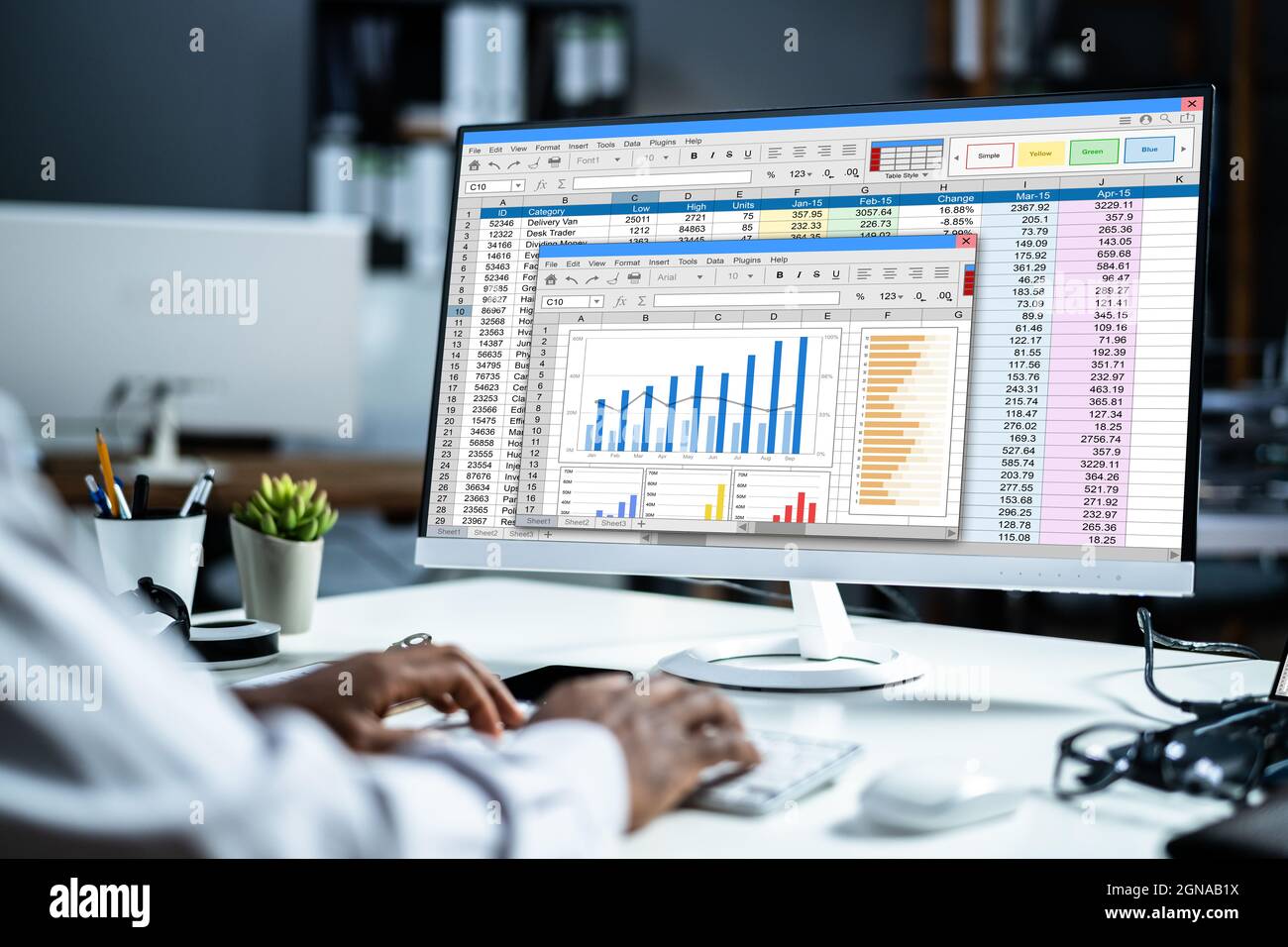 Working data hi-res stock photography and images - Alamy
