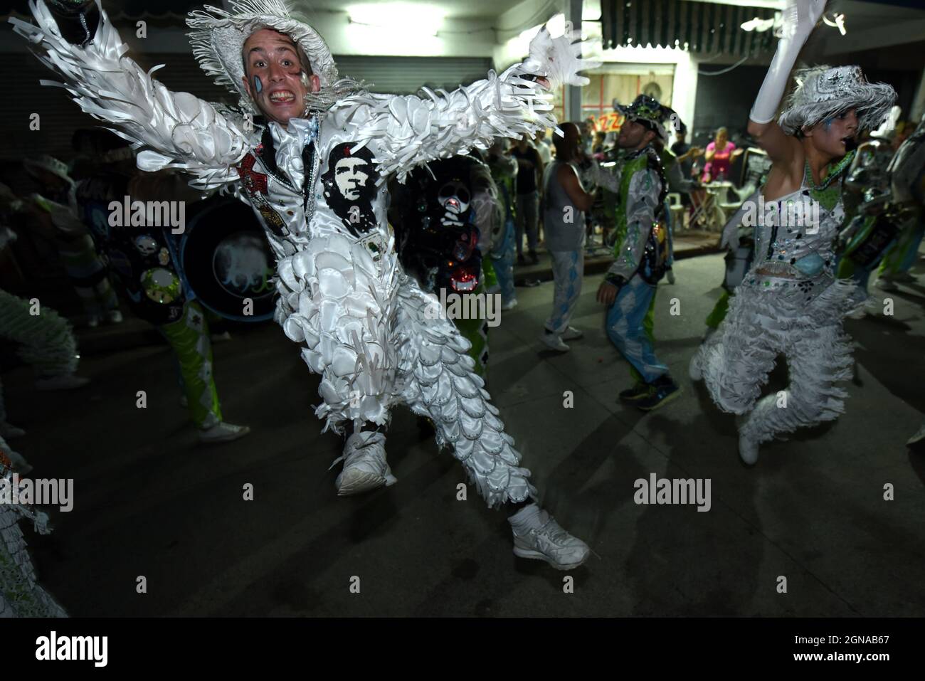 Murga "Los Amanecidos de Palermo" durante los desfiles de Carnaval en ...