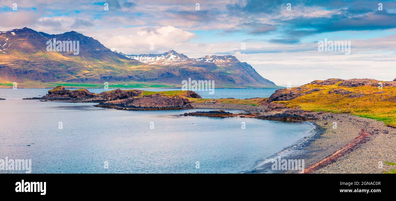 Typical Icelandic landscape with volcanic mountains and Atlantic ocean ...