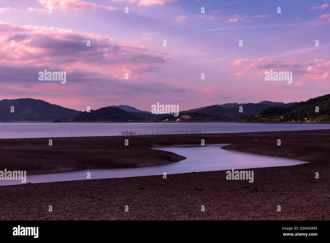 Beautiful sea sunset time, tidal flat landscape reflecting the sky at ...
