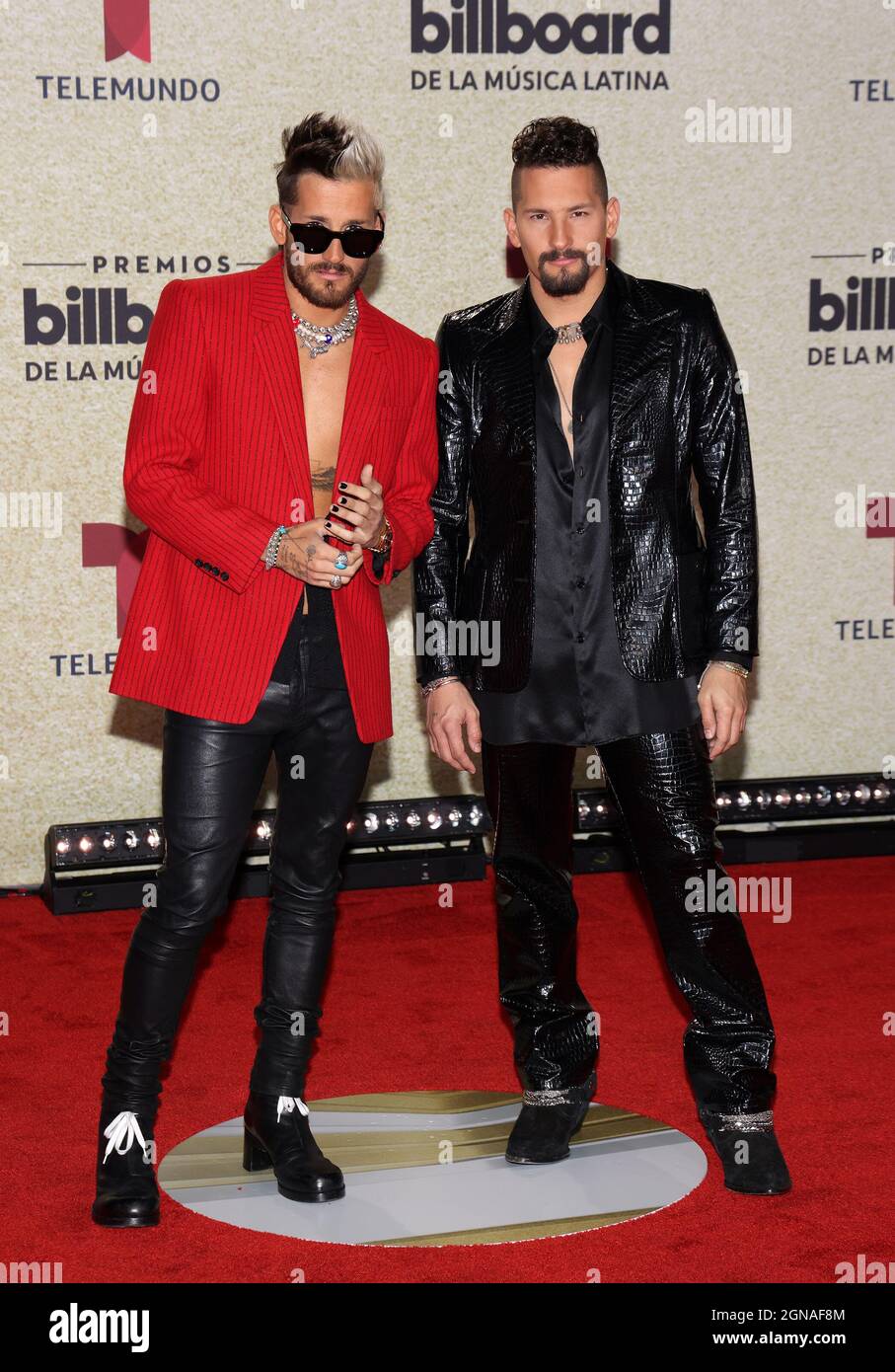 PREMIOS BILLBOARD DE LA MÚSICA LATINA 2021 -- Mau y Ricky on the red ...