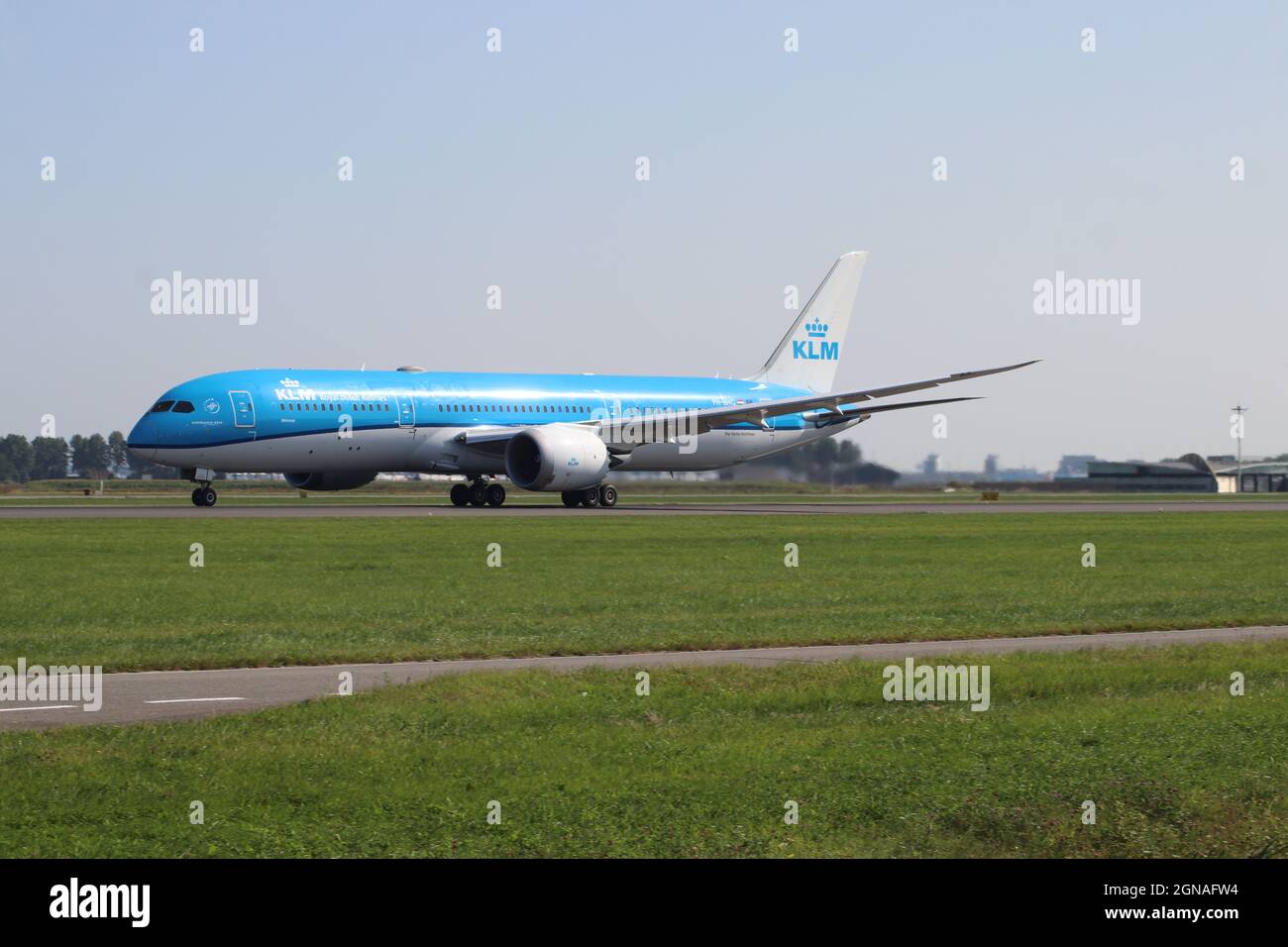 An aerial view boeing 787 dreamliner hi-res stock photography and ...