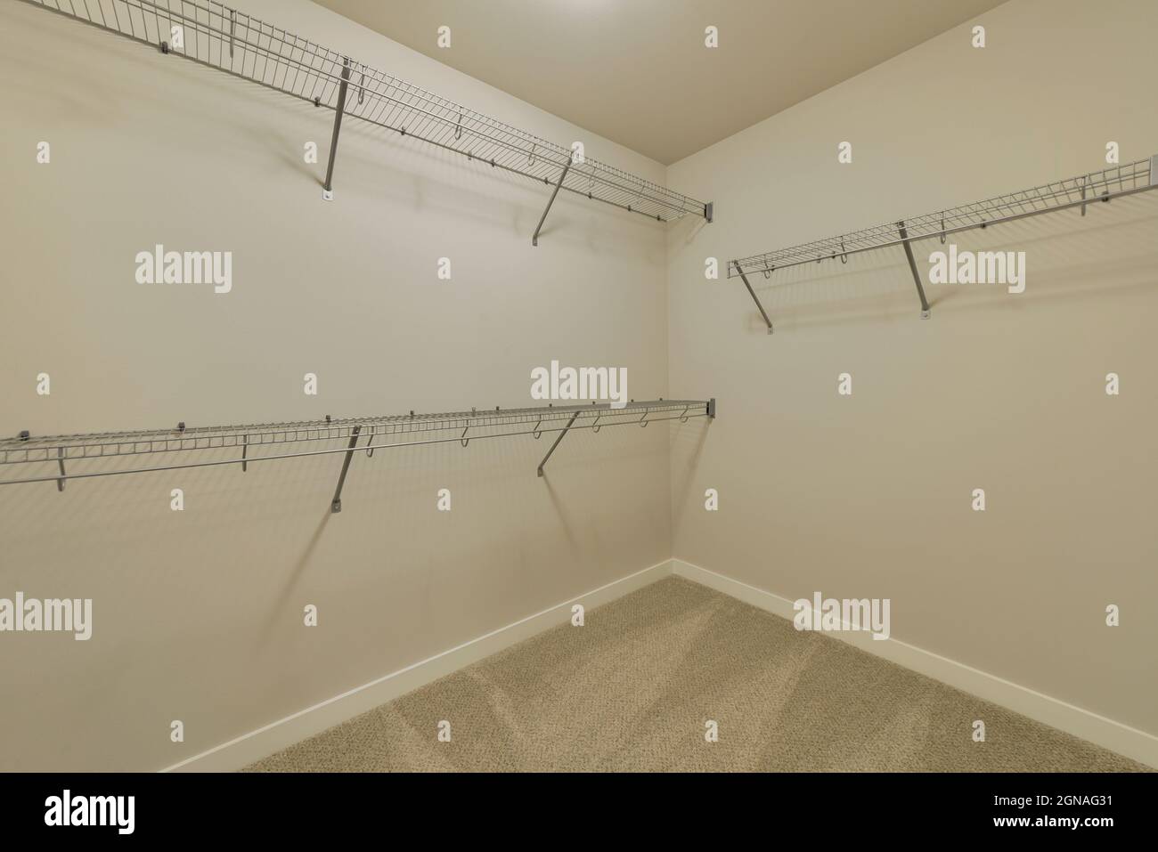 Modern empty residential bedroom closet Stock Photo - Alamy