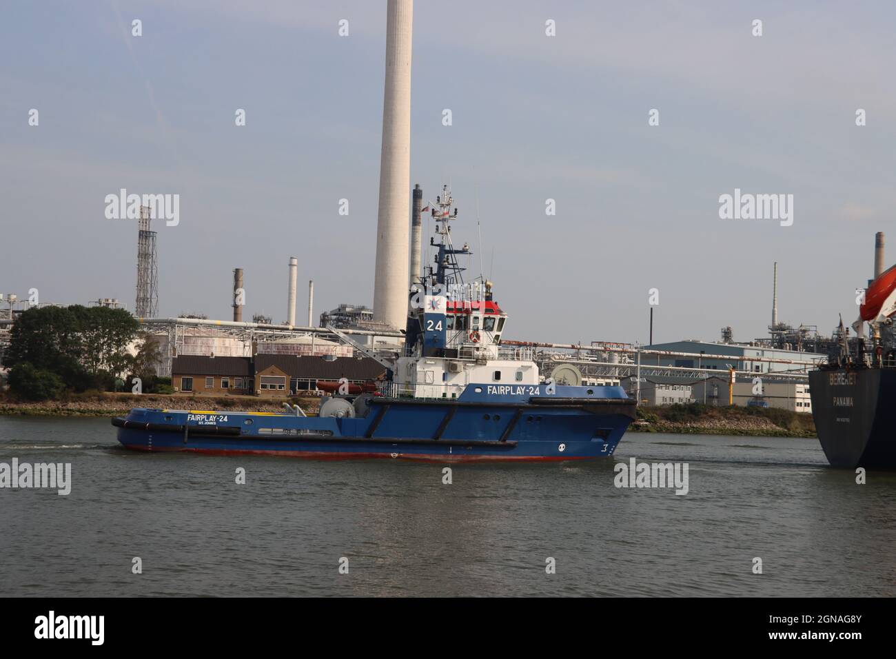 Fairplay 24 harbour tug port hi-res stock photography and images - Alamy