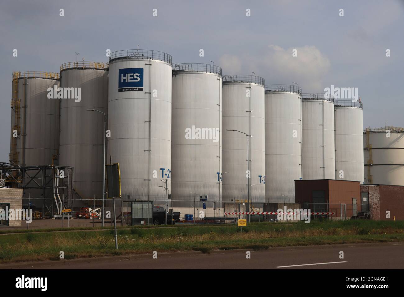 Hes botlek tank terminal hi-res stock photography and images - Alamy