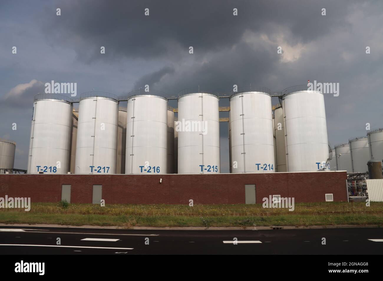 Oil and chemical storage tanks of Hes Botlek in Rotterdam harbor the ...