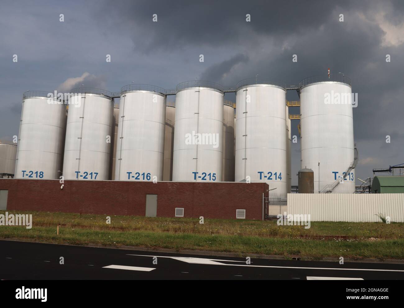 Oil and chemical storage tanks of Hes Botlek in Rotterdam harbor the ...