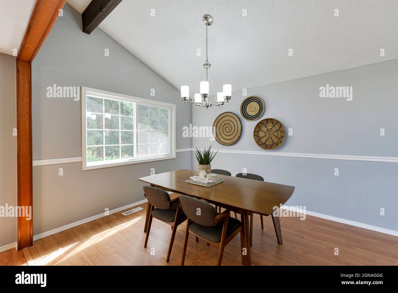 Modern residential dining room interior Stock Photo - Alamy