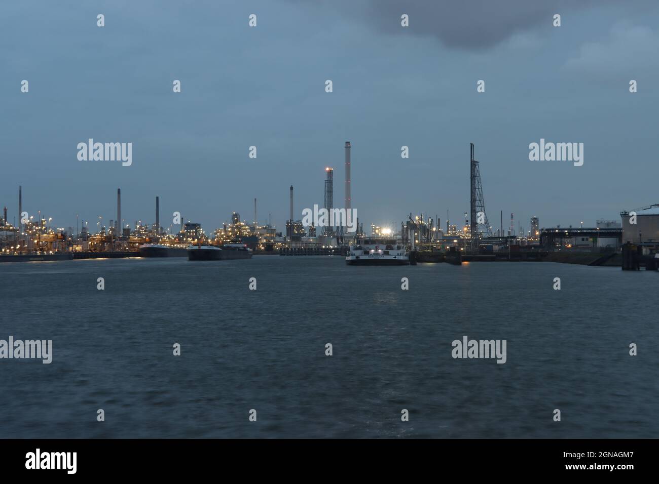 Shell refinery holland hi-res stock photography and images - Alamy
