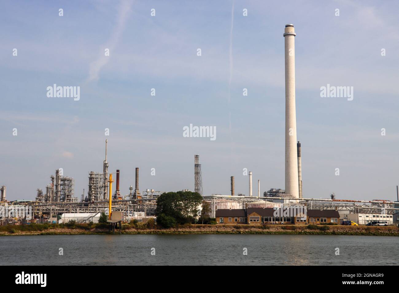 Shell europoort terminal hi-res stock photography and images - Alamy