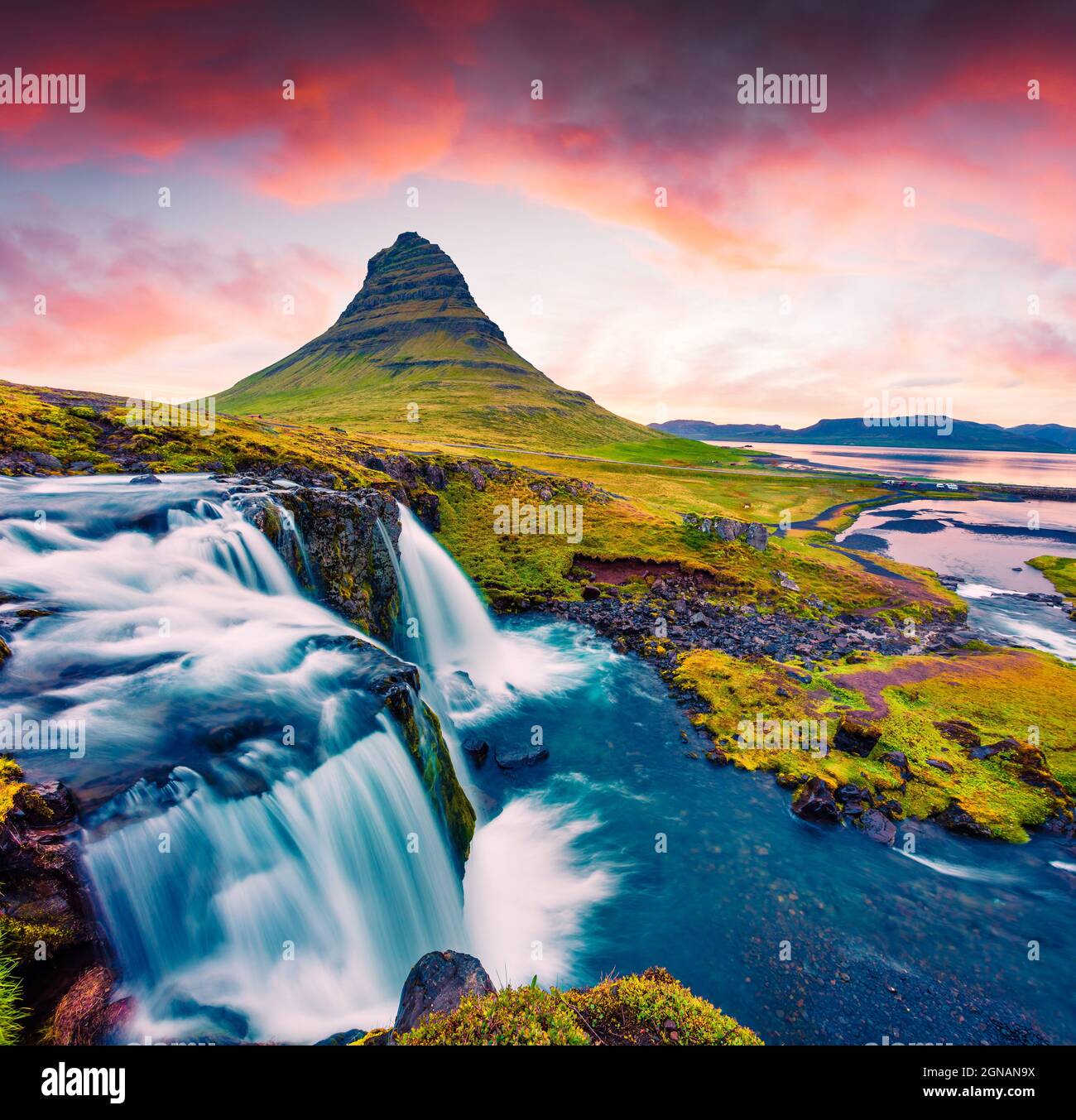Summer sunset on famous Kirkjufellsfoss Waterfall and Kirkjufell ...