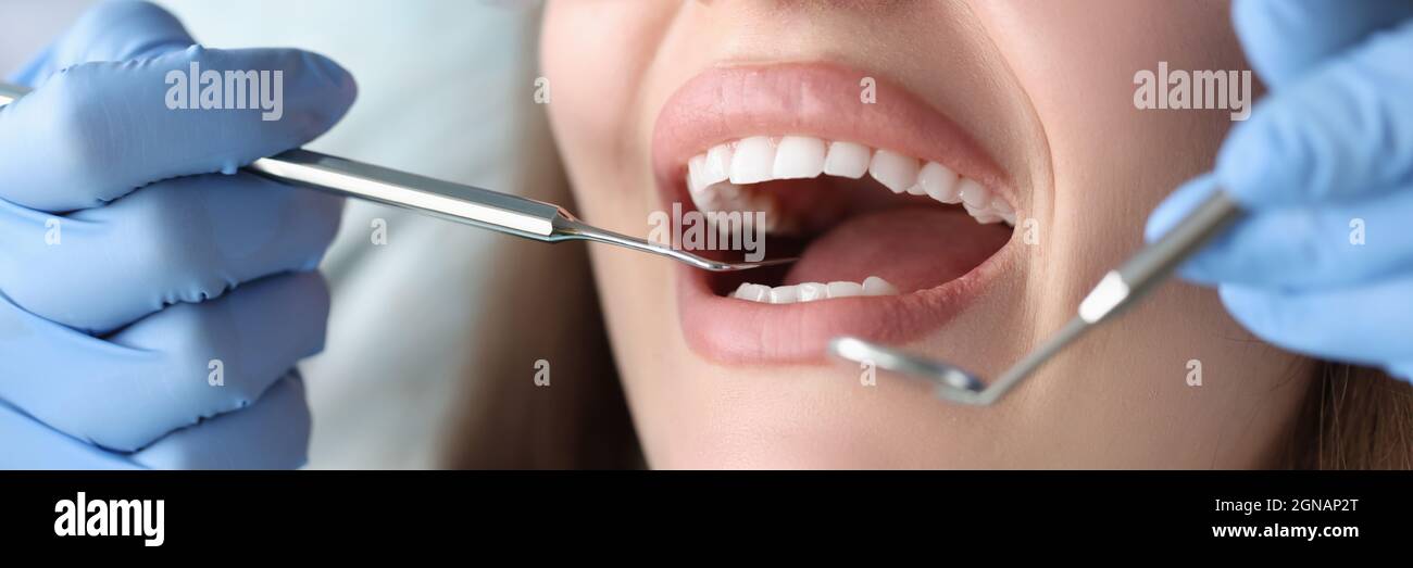 Dentist conducts medical examination of patient teeth Stock Photo - Alamy