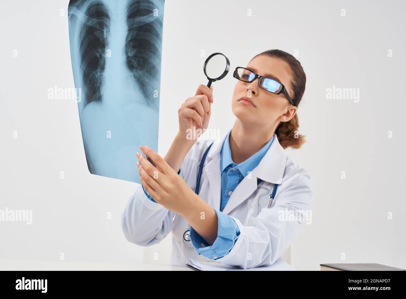 woman radiologist diagnostics x-ray research Stock Photo - Alamy
