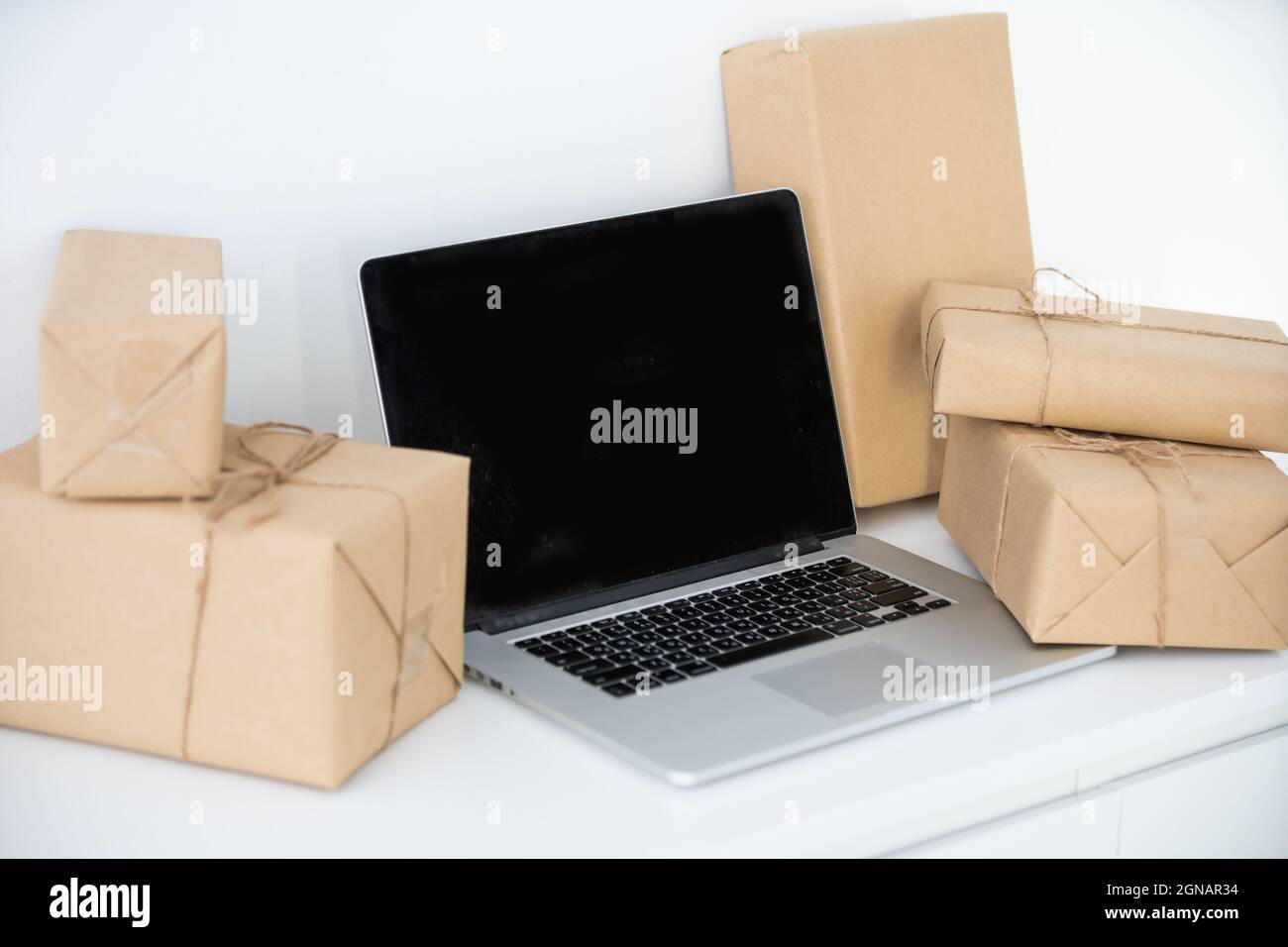 Cardboard boxes on your keyboard laptop, shopping Stock Photo - Alamy