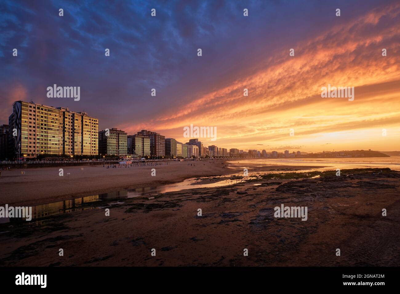 San lorenzo of gijon hi-res stock photography and images - Alamy