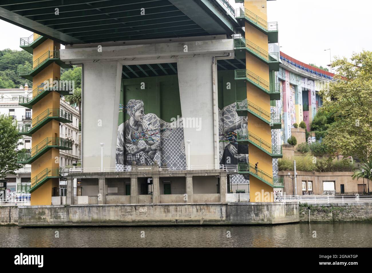 Mural de bilbao hi-res stock photography and images - Alamy