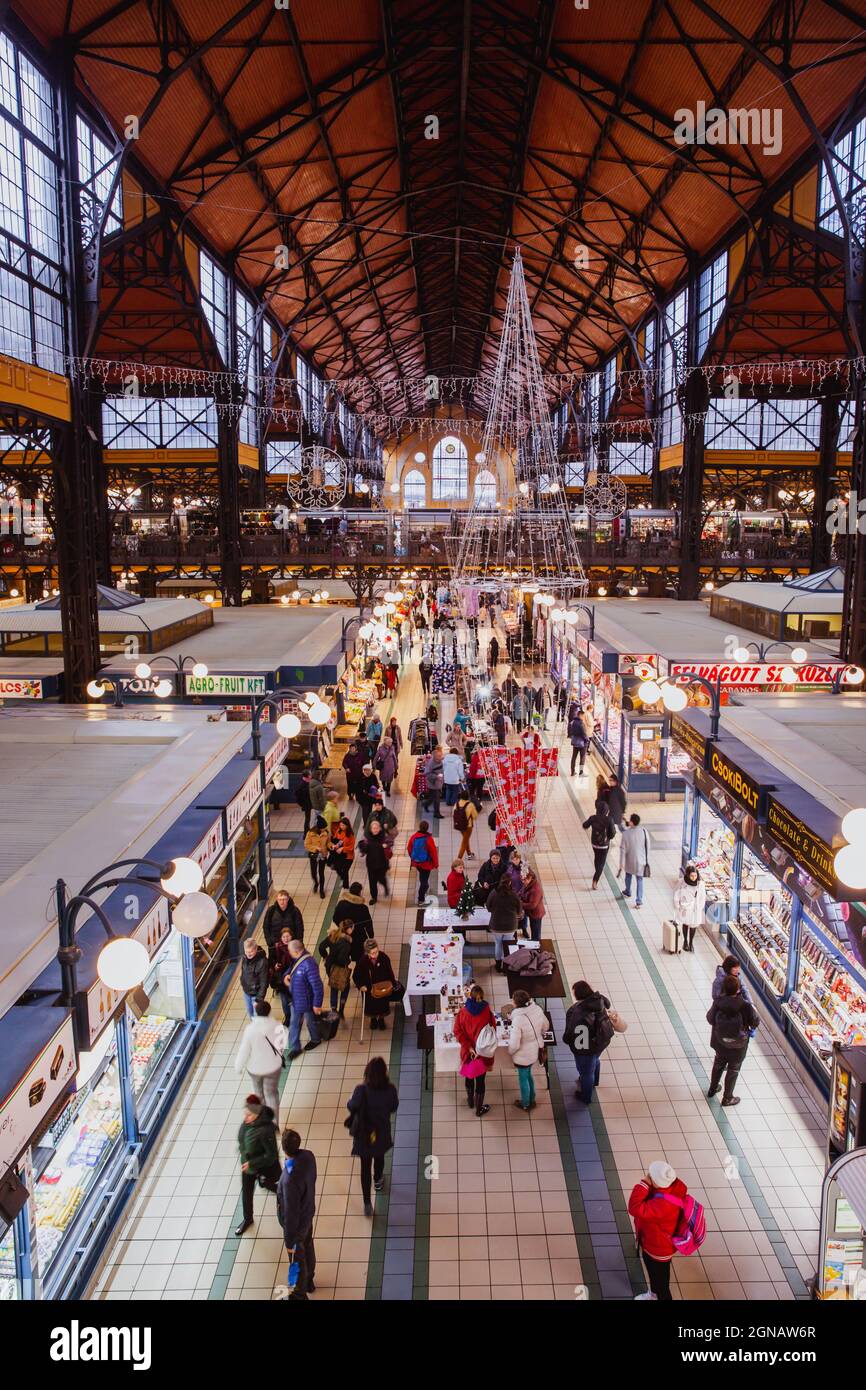 BUDAPEST, HUNGARY - November 2019: Budapest Great Market Hall (Central ...