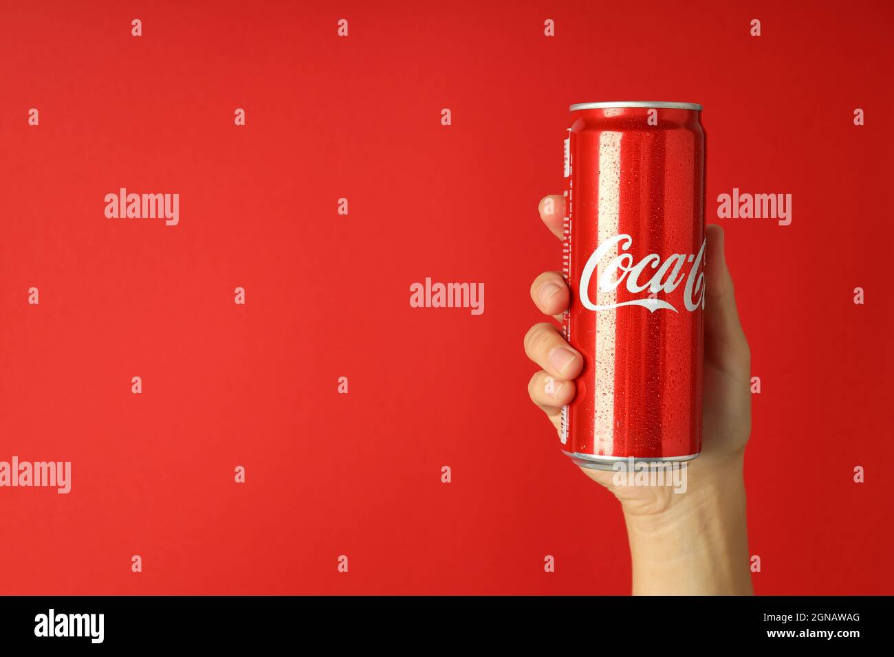 Coca cola can and hand hi-res stock photography and images - Alamy