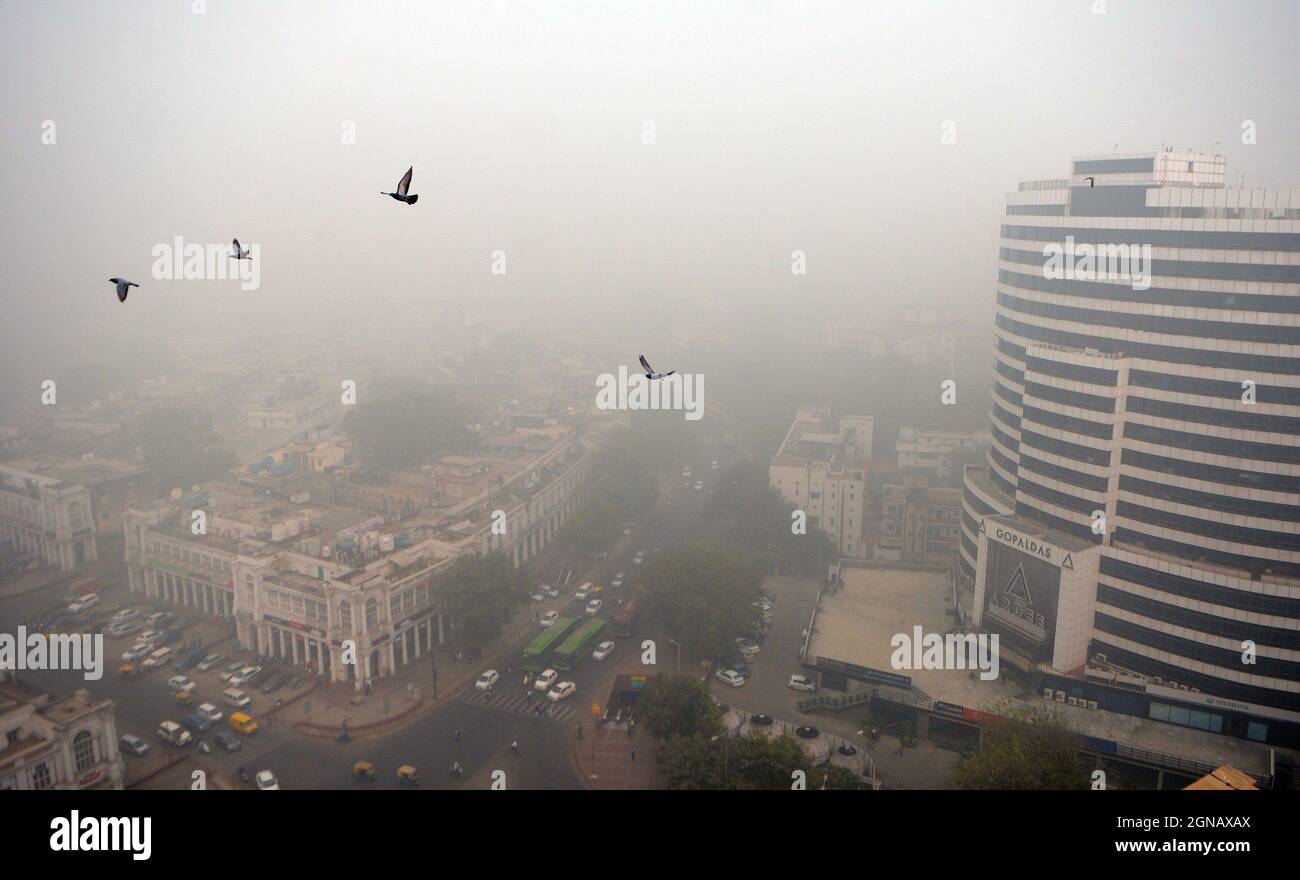 Smog envelops the skyline at Connaught Place in New delhi, India. Air ...