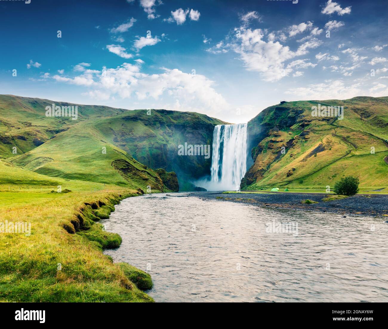 Colorful summer scene with pure water of Skogafoss Waterfall. Sunny ...