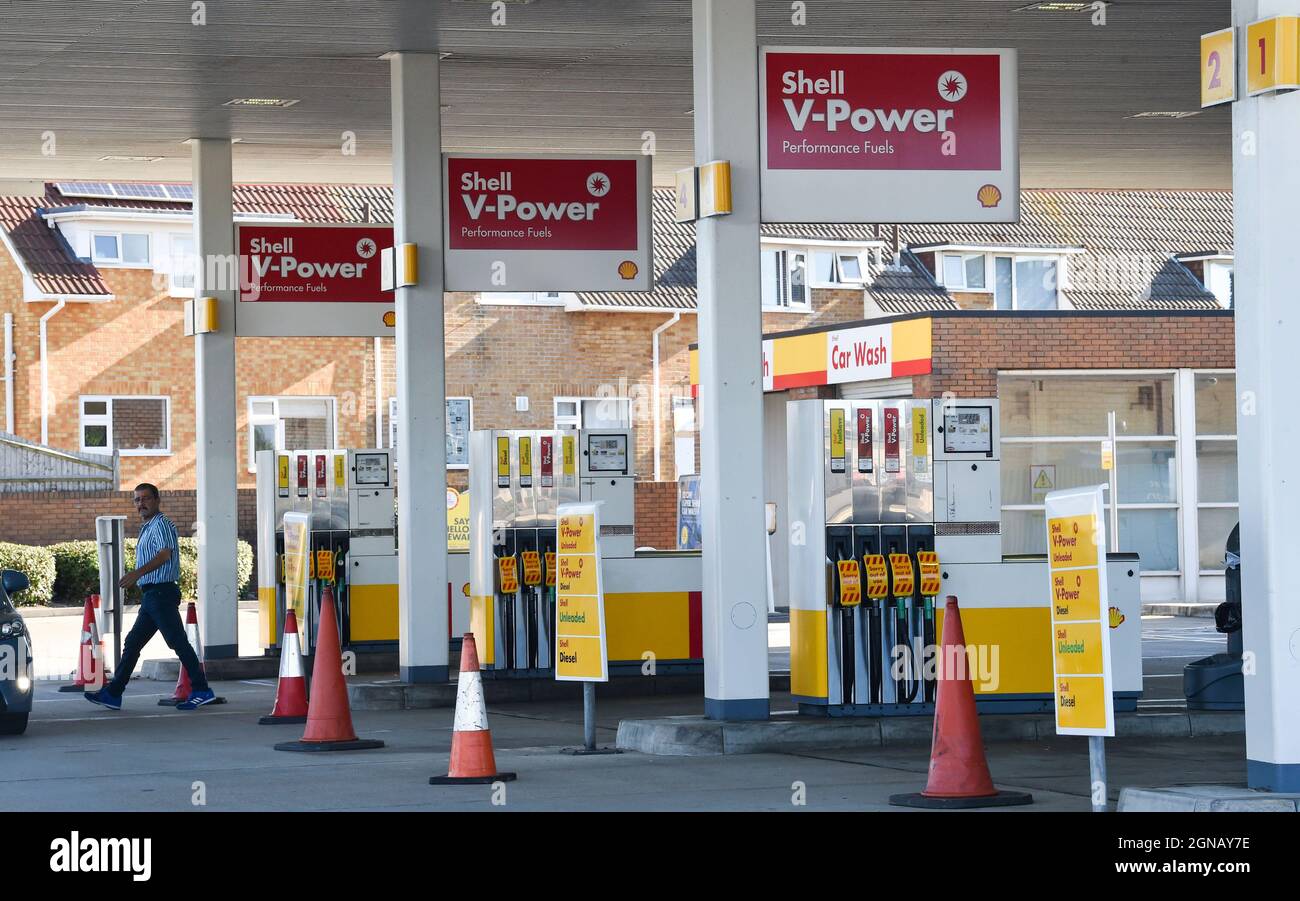Shell fuel truck hi-res stock photography and images - Alamy