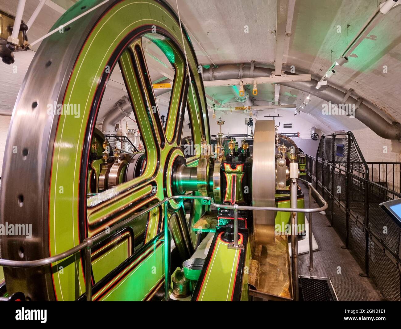 Machinery in the old engine room of Tower Bridge, London Stock Photo ...