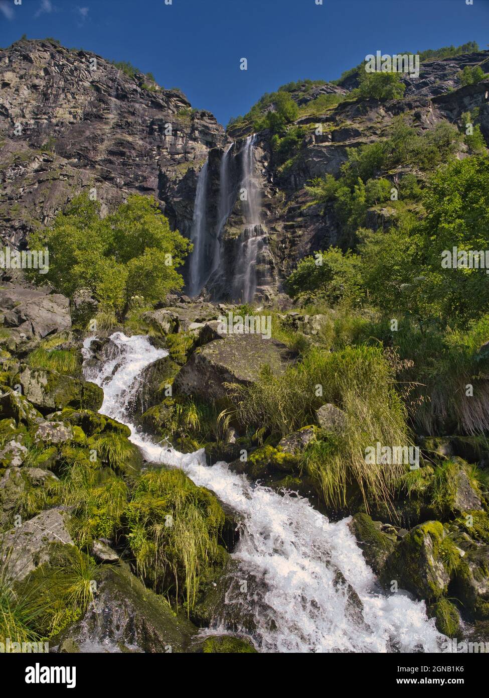 Rushing waterfall hi-res stock photography and images - Alamy
