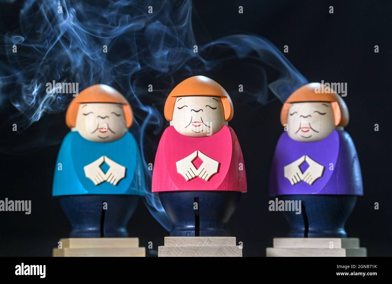 22 September 2021, Saxony, Seiffen: Angela Merkel smoking figures smoke ...