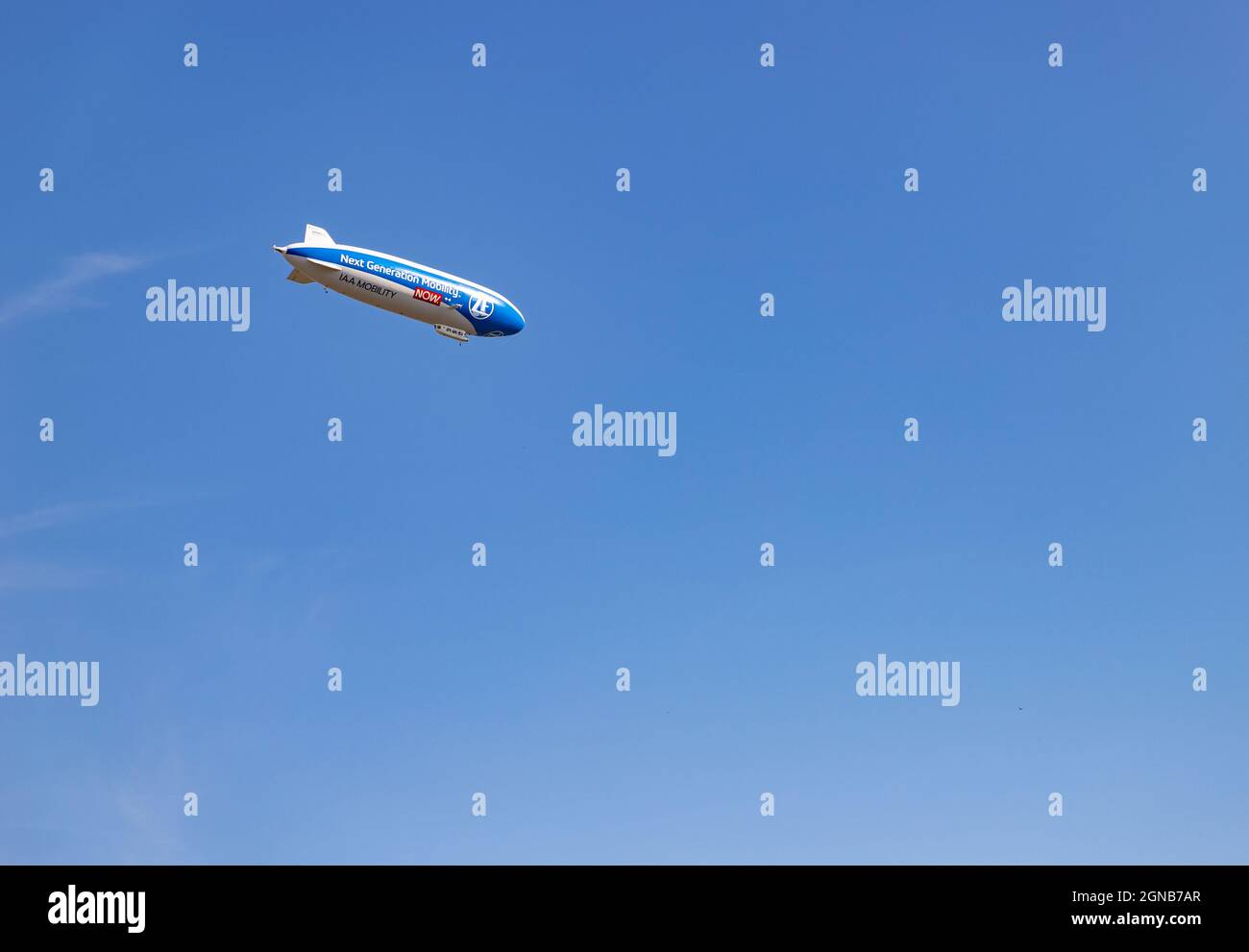 Advertising zeppelin hi-res stock photography and images - Alamy