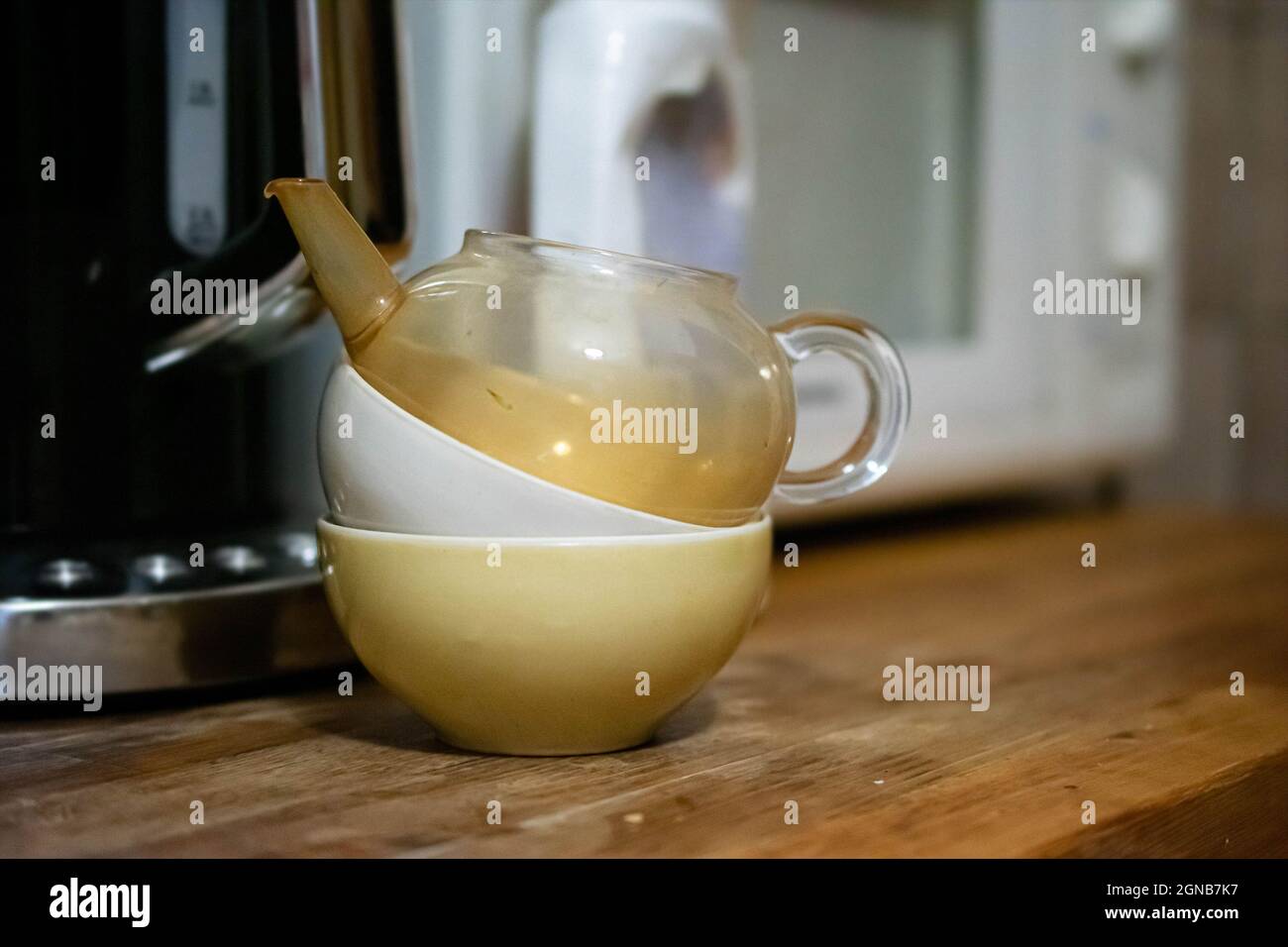 Kitchen tea maker hi-res stock photography and images - Alamy