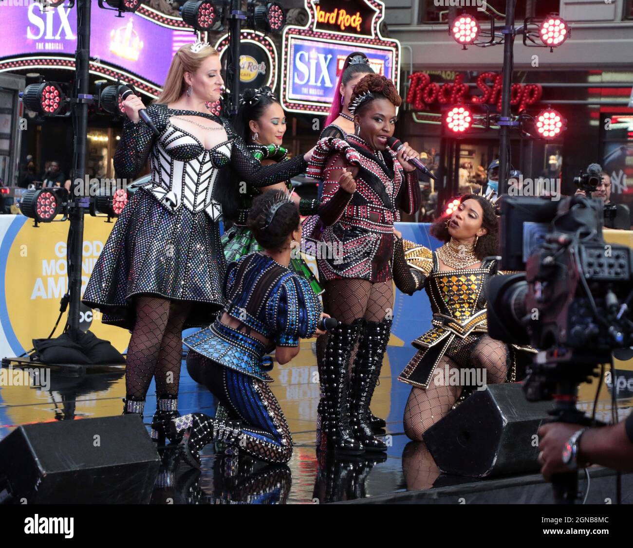 Six the musical 2021 hi-res stock photography and images - Alamy