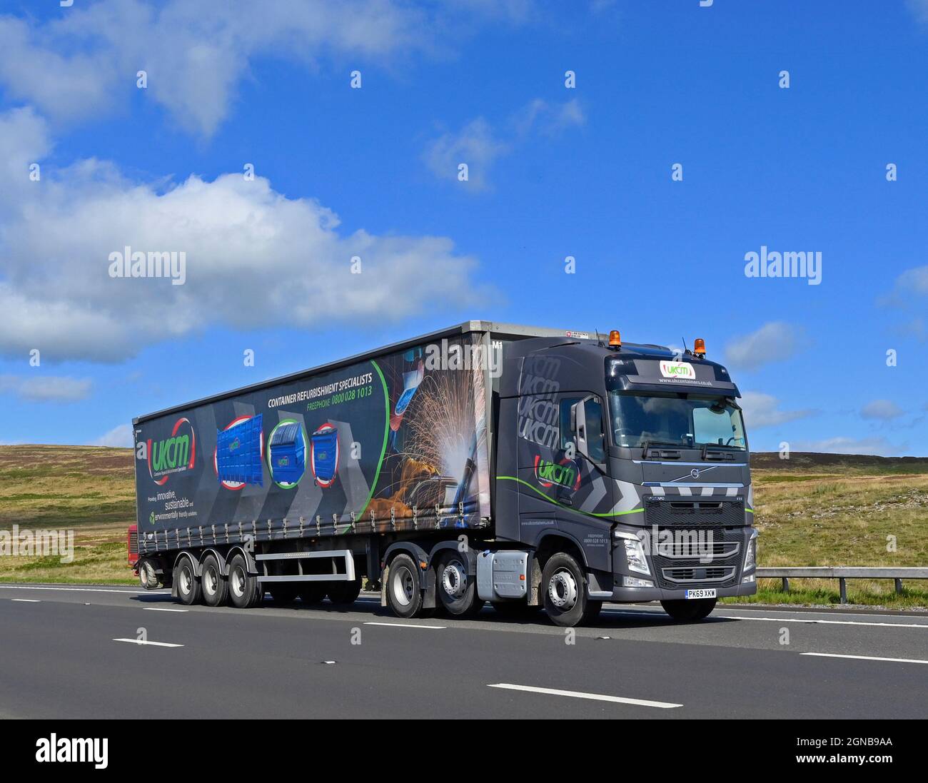 Motorway maintenance vehicle hi-res stock photography and images - Alamy