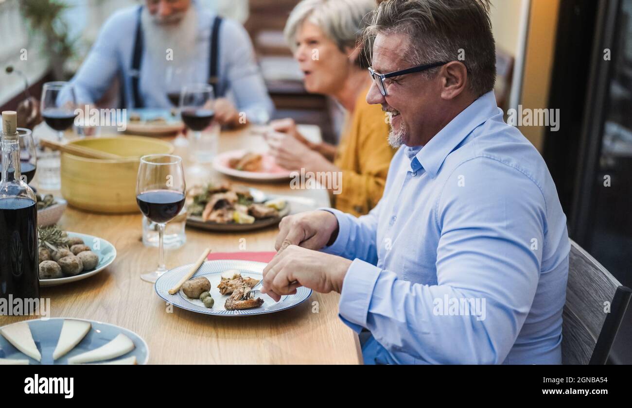 Usa dinner party group table hi-res stock photography and images - Alamy